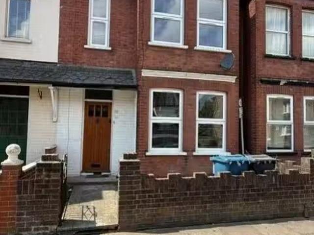3 bedroom terraced house for rent in Wolseley Road, Wealdstone.