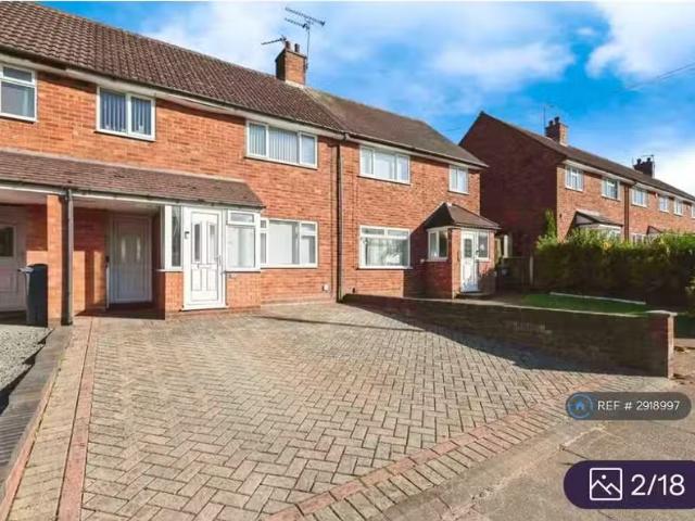 3 bedroom terraced house for rent in Wood Lane, Birmingham, B32