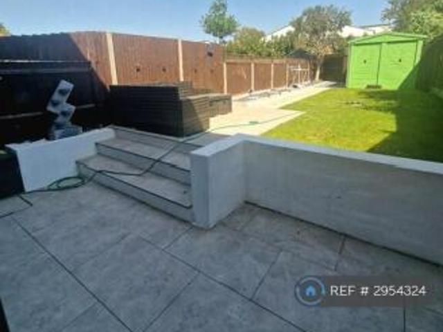 3 bedroom terraced house for rent in Worcester Road, Bedford, MK42