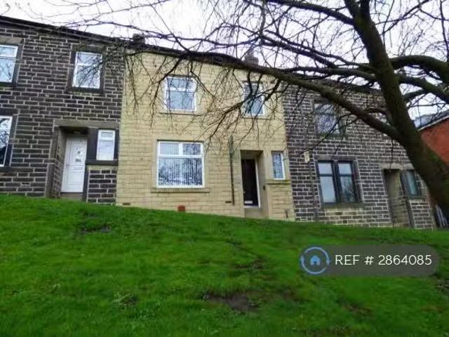 3 bedroom terraced house for rent in Worswick Crescent, Rossen.