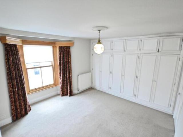 3 bedroom terraced house for rent in Watsons Walk, St Albans, AL1