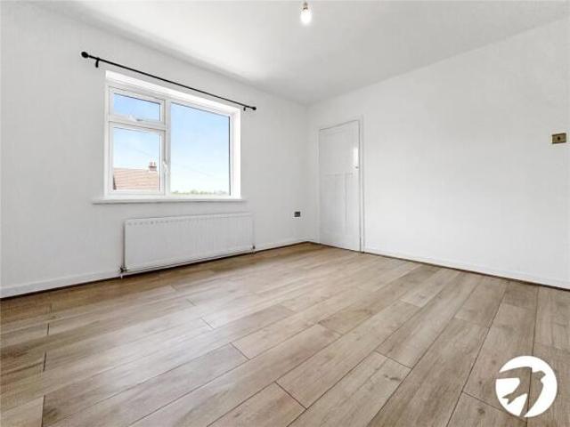 3 bedroom terraced house for rent in Wayfield Road, Chatham, Kent, ME5