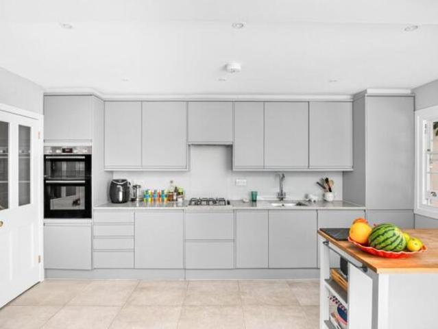 3 bedroom terraced house for rent in Walcot Square, Kennington, SE11