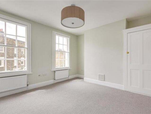 3 bedroom terraced house for rent in Walcot Square, London, SE11