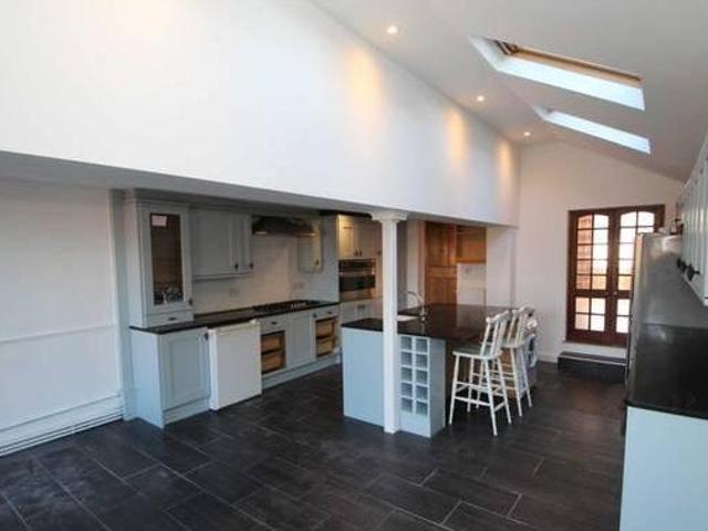 3 bedroom terraced house for rent in Walking distance to the train station HP3