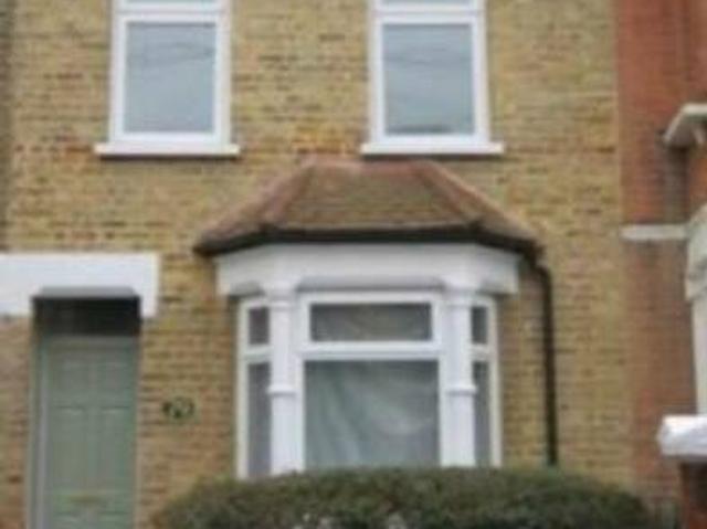 3 bedroom terraced house for rent in Walpole Road London E17