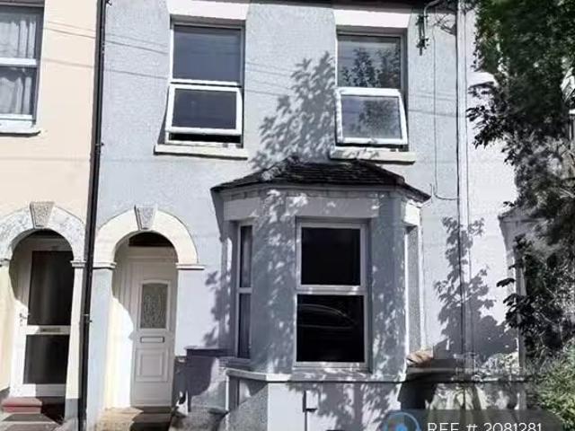 3 bedroom terraced house for rent in Walton Road, Folkestone.
