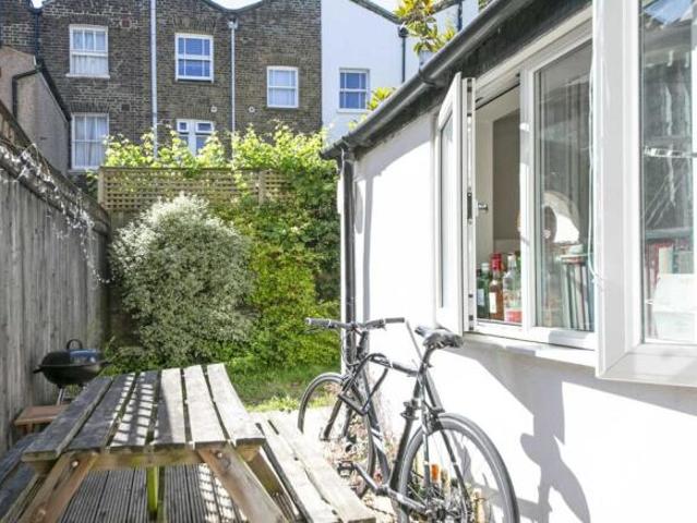 3 bedroom terraced house for rent in Wanless Road, London SE24