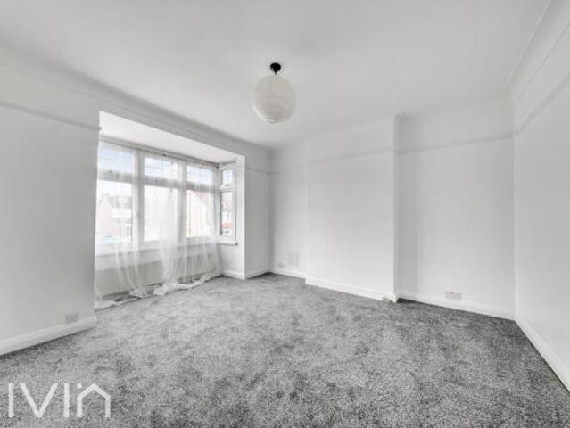 3 bedroom terraced house for rent in Warlingham Road, Thornton Heath, CR7