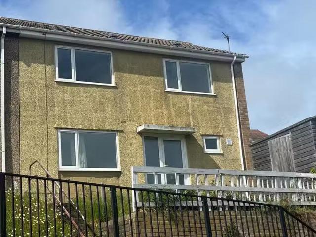 3 bedroom terraced house for rent in Weavers Way, Dover, CT16