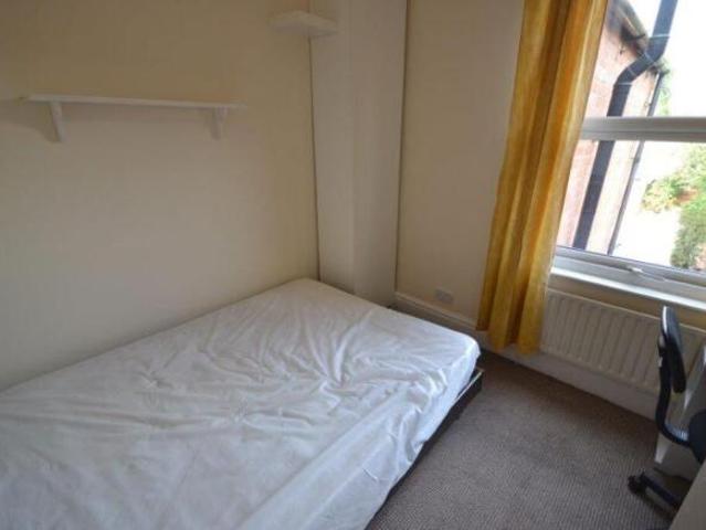 3 bedroom terraced house for rent in Welford Road, Leicester, LE2