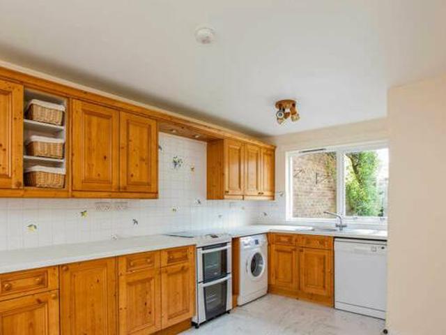 3 bedroom terraced house for rent in West Grove Woodford IG8