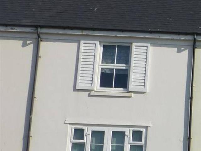 3 bedroom terraced house for rent in West Parade Hythe CT21