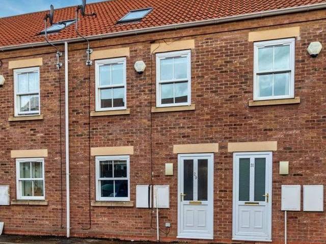 3 bedroom terraced house for rent in West Street Winterton DN15