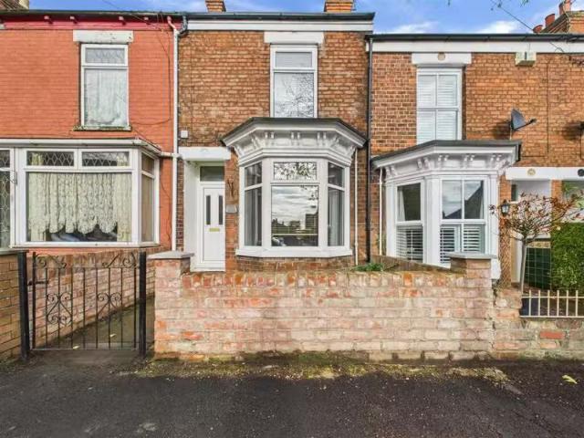 3 bedroom terraced house for rent in Westbourne Grove, Hessle.