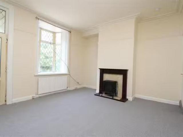 3 bedroom terraced house for rent in Westcroft Road, Bradford.