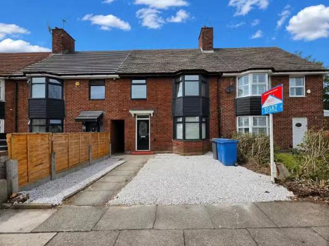 3 bedroom terraced house for rent in Western Avenue, Speke, Li.