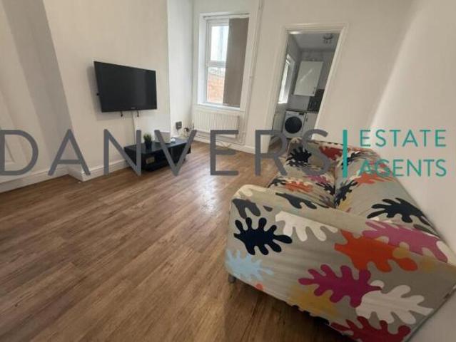 3 bedroom terraced house for rent in Western Road, Leicester, LE3