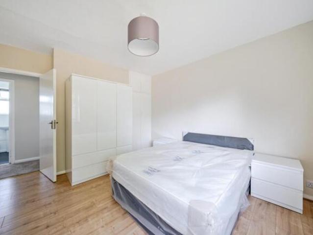 3 bedroom terraced house for rent in Westleigh Avenue, Putney, London, SW15