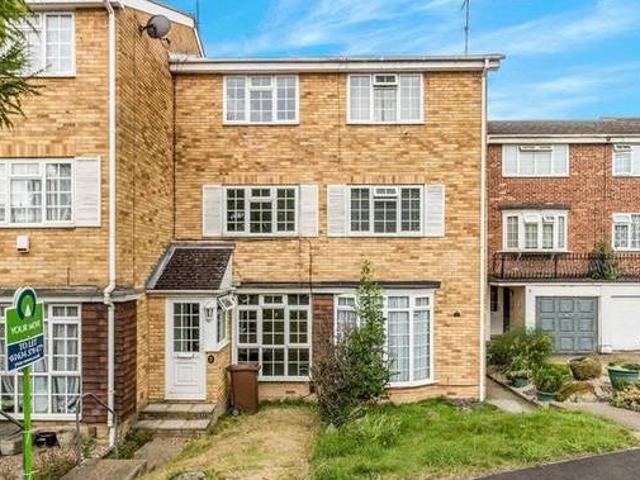 3 bedroom terraced house for rent in Wheatcroft Grove Gillingham ME8