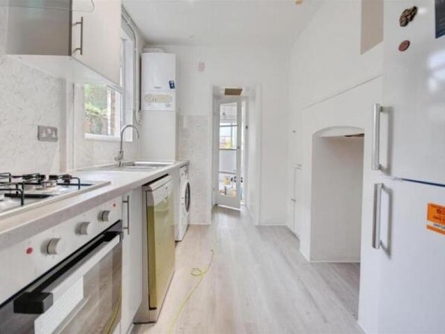 3 bedroom terraced house for rent in Whippendell Road, WD18