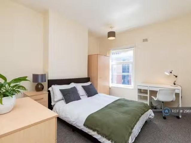 3 bedroom terraced house for rent in Whitefriars Street, Coven.