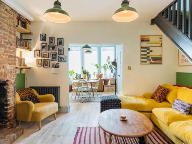 3 bedroom terraced house for rent in Wick Road, London, E9