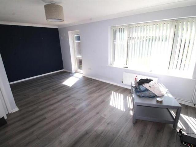 3 bedroom terraced house for rent in Willow Crescent, Durrington, West Sussex, BN13