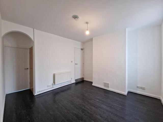 3 bedroom terraced house for rent in Willenhall Road, Wolverhampton, WV1