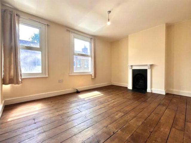 3 bedroom terraced house for rent in William Street, Swindon, Wiltshire, SN1