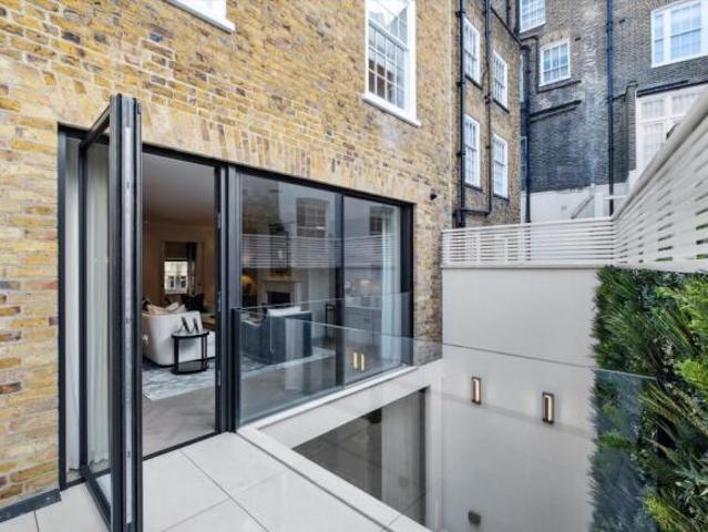 3 bedroom terraced house for rent in Wilton Row, London SW1X