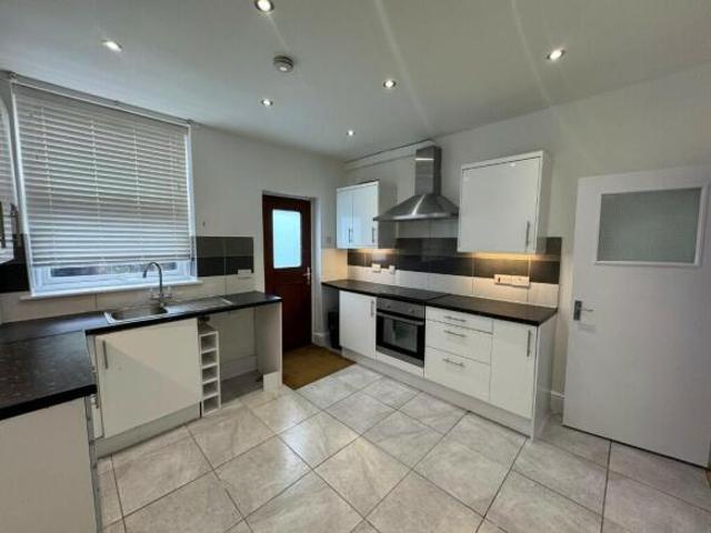 3 bedroom terraced house for rent in Wimbourne Road, Nottingham, NG7 5PD, NG7
