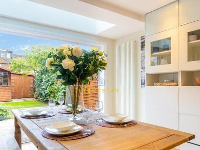 3 Bedroom Terraced House For Rent In Windsor, Berkshire