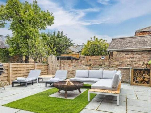 3 Bedroom Terraced House For Rent In Windsor, Berkshire
