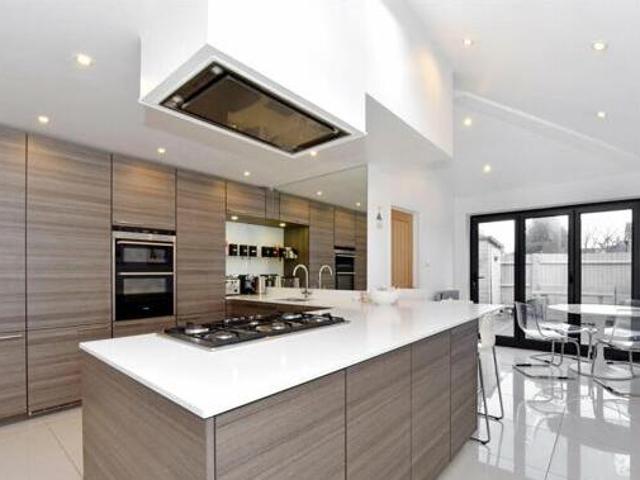 3 Bedroom Terraced House For Rent In Windsor, Berkshire