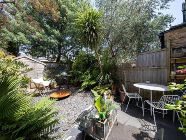 3 bedroom terraced house for rent in Windsor Road, Richmond, TW9