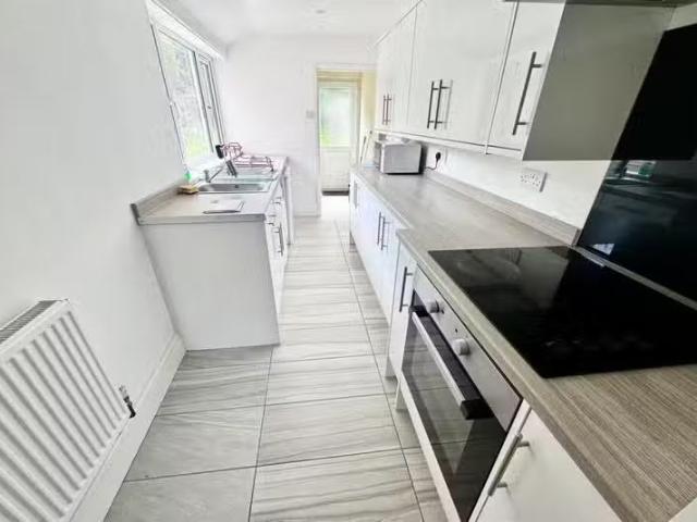 3 bedroom terraced house for rent in Winifred Avenue, CV5