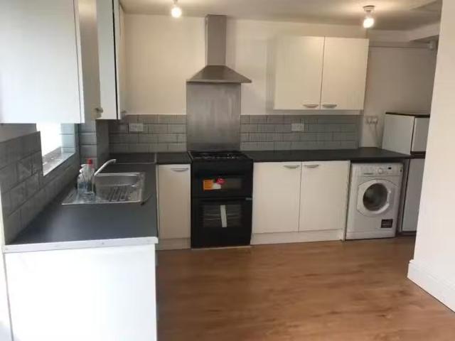 3 bedroom terraced house for rent in Wyken Grange Road, Covent.