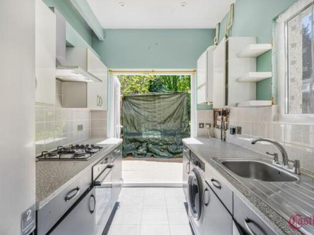 3 bedroom terraced house for rent in Tottenhall Road, Palmers Green, N13
