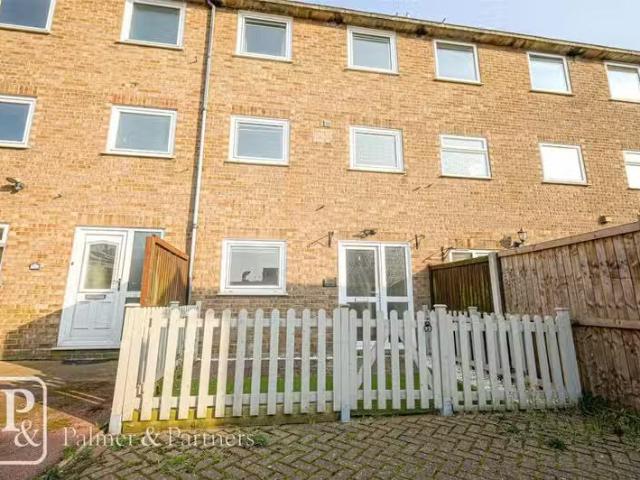 3 bedroom terraced house for rent in Tower Street, Brightlings.