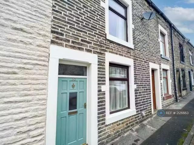 3 bedroom terraced house for rent in Townsend Street, Waterfoo.