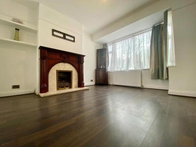 3 bedroom terraced house for rent in Tavistock Road, UB7