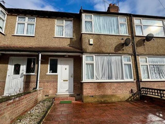 3 bedroom terraced house for rent in Tavistock Road, Yiewsley, UB7