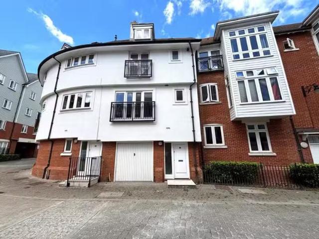 3 bedroom terraced house for rent in Tannery Way North, Canter.