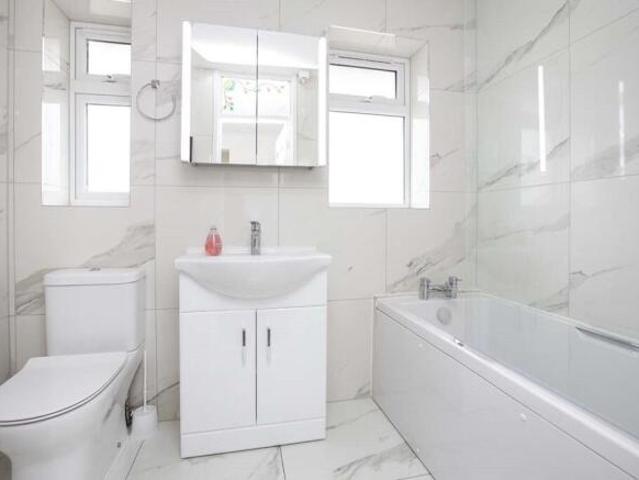 3 bedroom terraced house for rent in Tant Avenue, London, E16