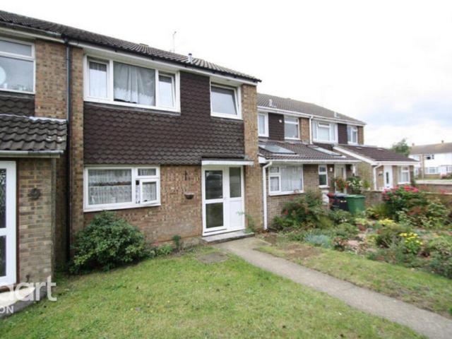 3 bedroom terraced house for rent in Telscombe Way, Luton, LU2