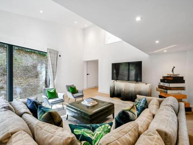 3 bedroom terraced house for rent in The Old Dairy, Wakefield Street, London WC1N