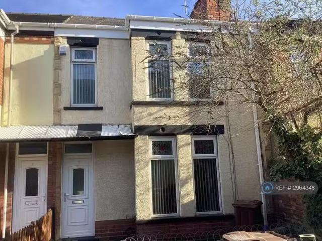3 bedroom terraced house for rent in The Hollies, Hull, HU5