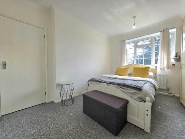 3 bedroom terraced house for rent in The Pantiles, Bickley, Bromley, BR1