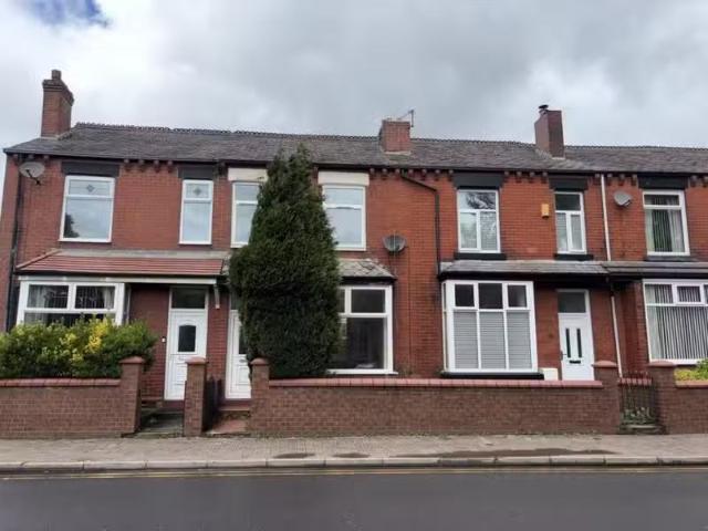 3 bedroom terraced house for rent in Thicketford Road, BL2